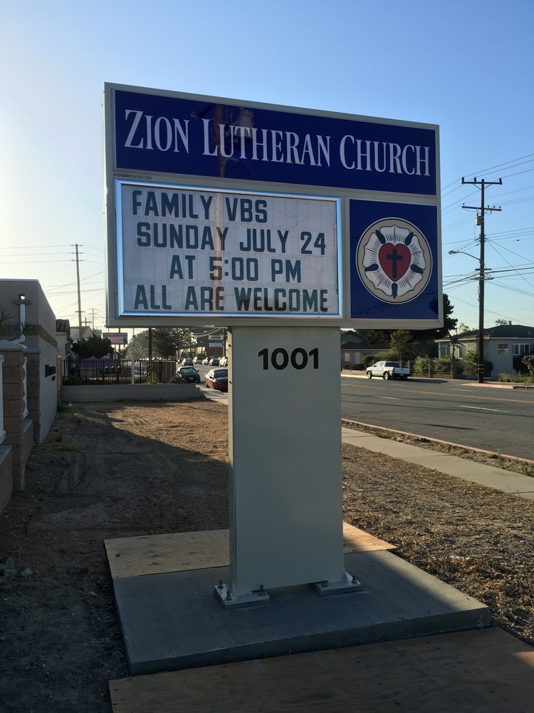 Pylon/Pole Signs
